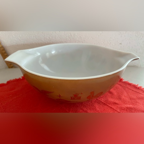 Pyrex | Kitchen | Vintage Pyrex 4 Quart Brown With Gold Painting Mixing ...